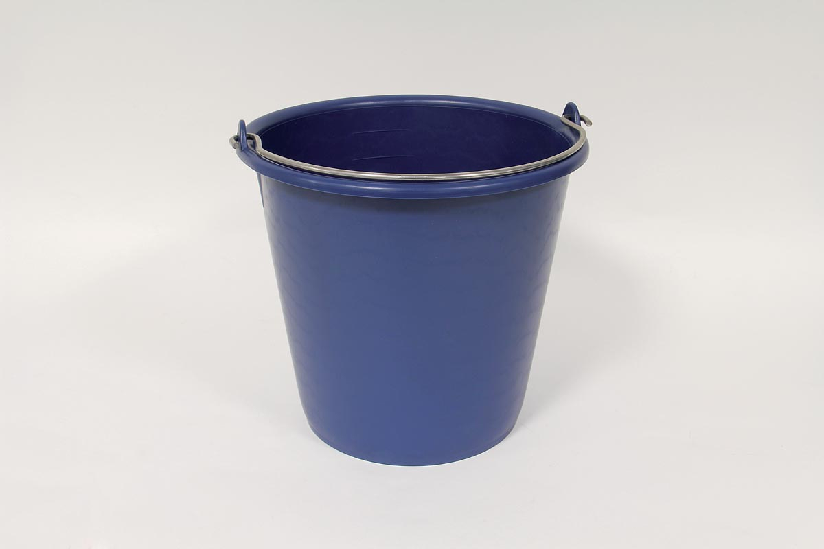 CNTT : SEAU INDUSTRIEL DROIT 8 LITRES BLEU AVEC ANSE FIL GRADUE 12083